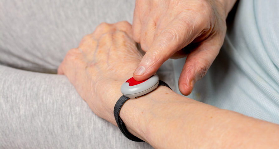 Best Medical Alert Devices for Seniors - ActiveBeat