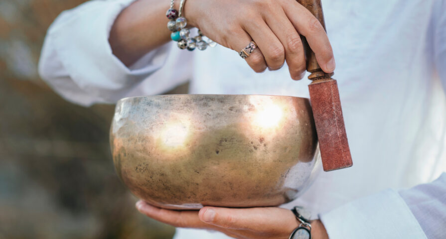 Sound Bath Meditation: What Is It, Benefits, and How To Do It - ActiveBeat